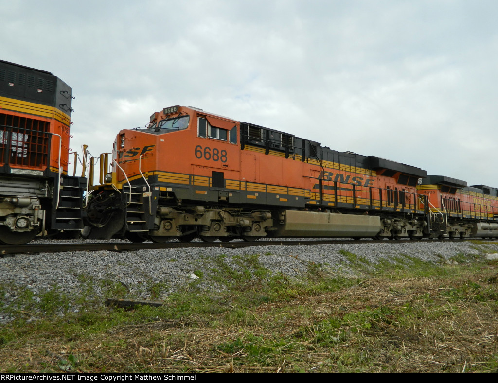 BNSF 6688